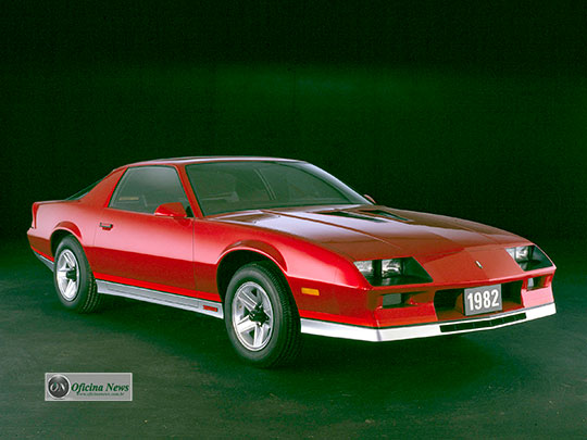 História dos 50 anos do Camaro é mostrada em livro